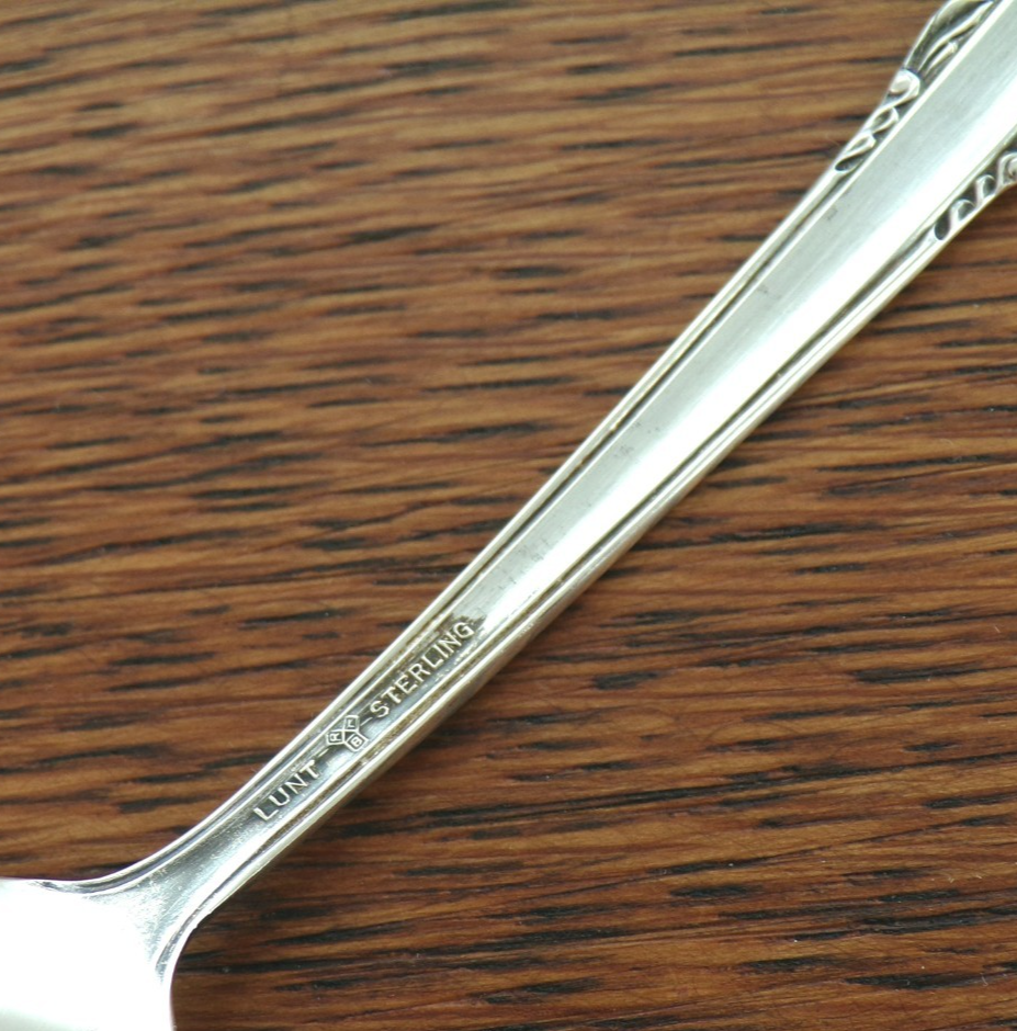 LUNT SILVERSMITHS Sterling Silver ENGLISH SHELL Coffee DEMITASSE SPOON ...
