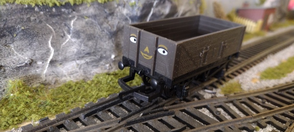 Hornby Thomas & Friends R 107 Thomas Open Wagon Troublesome Truck NR ...