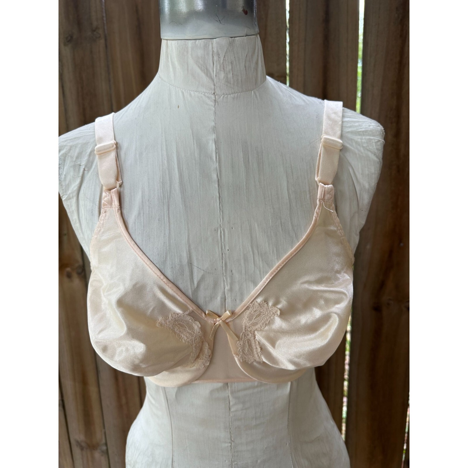 Vintage BALI 1860 SHINY SATIN Lace Insert BRA 34D NWT - Gem