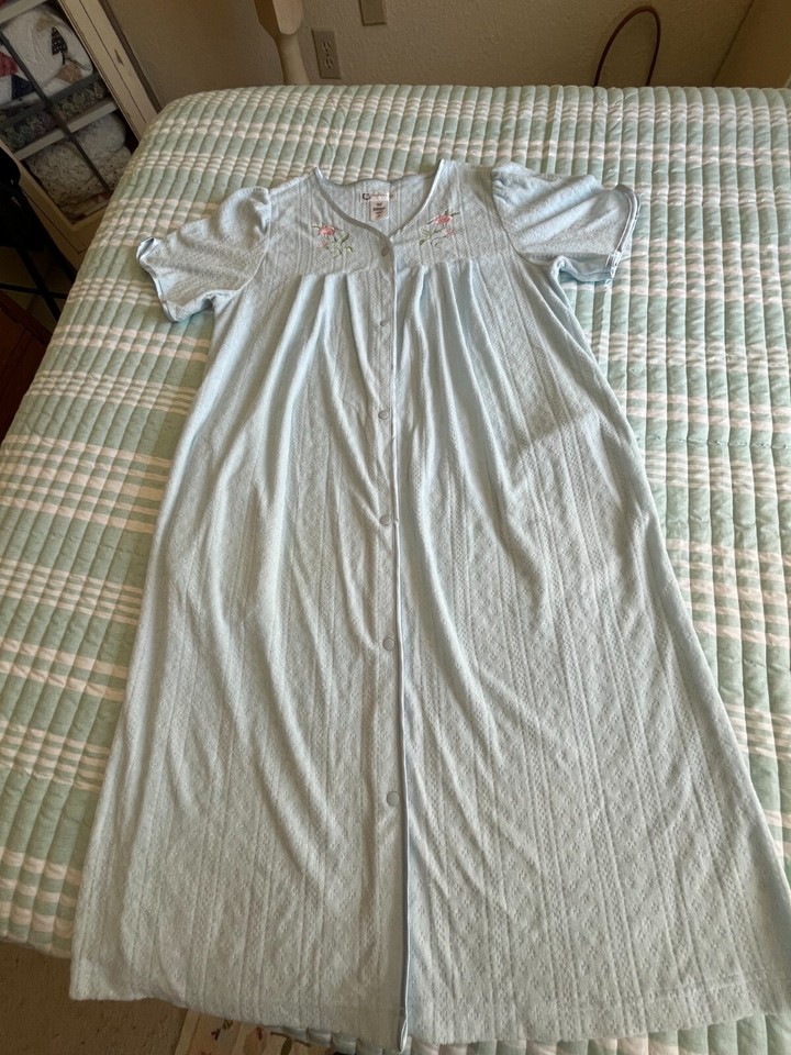 Classic Elements Small Blue V-Neck SS Snap Front Terry Texture Poly ...