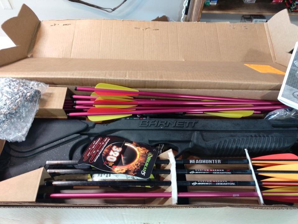 Barnet Crossbows Wildcat C5 w/ Red Dot Scope 25 Arrows Manual Bow And ...