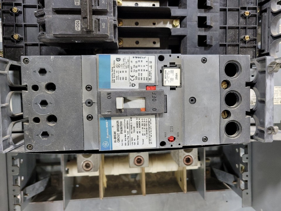 GE General Electric APN Spectra Series Panelboard 600 Amp 208Y/120 VAC ...