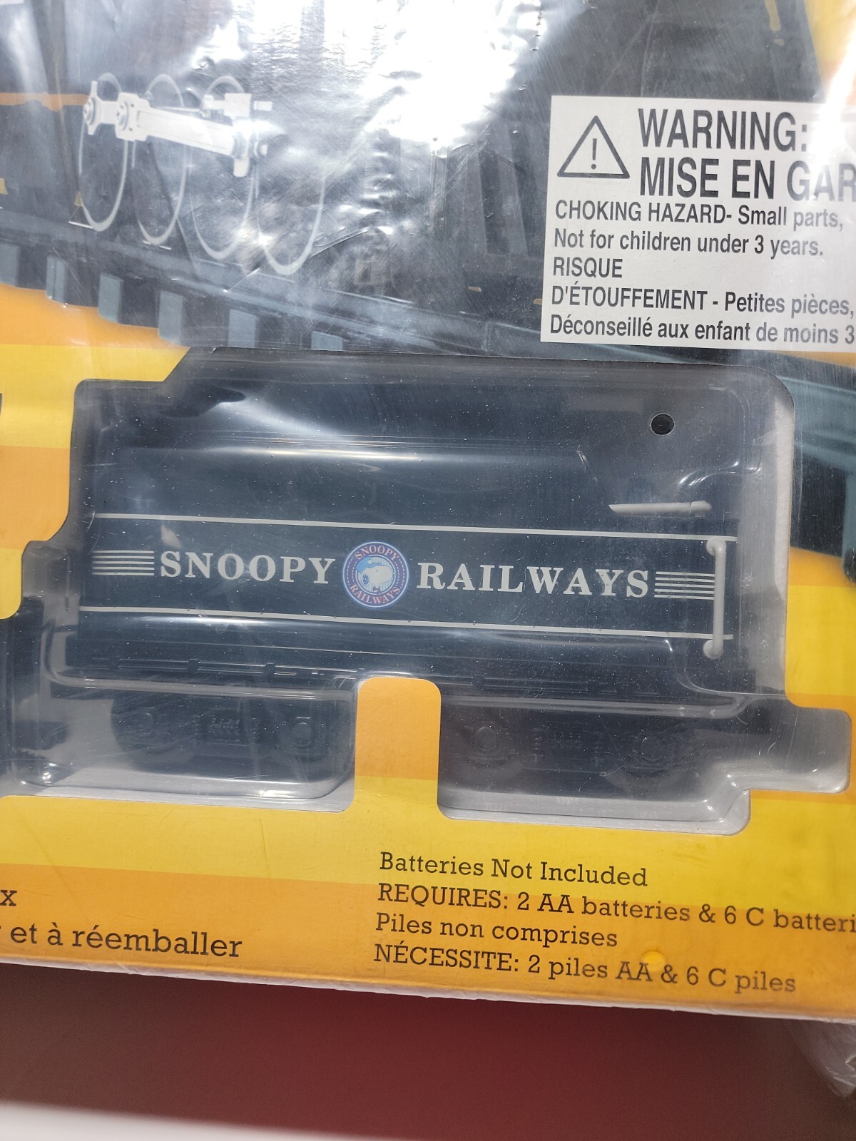 Lionel+711489+G+Scale+Battery+Remote+Operated+Peanuts+Snoopy+Train+Set+ ...