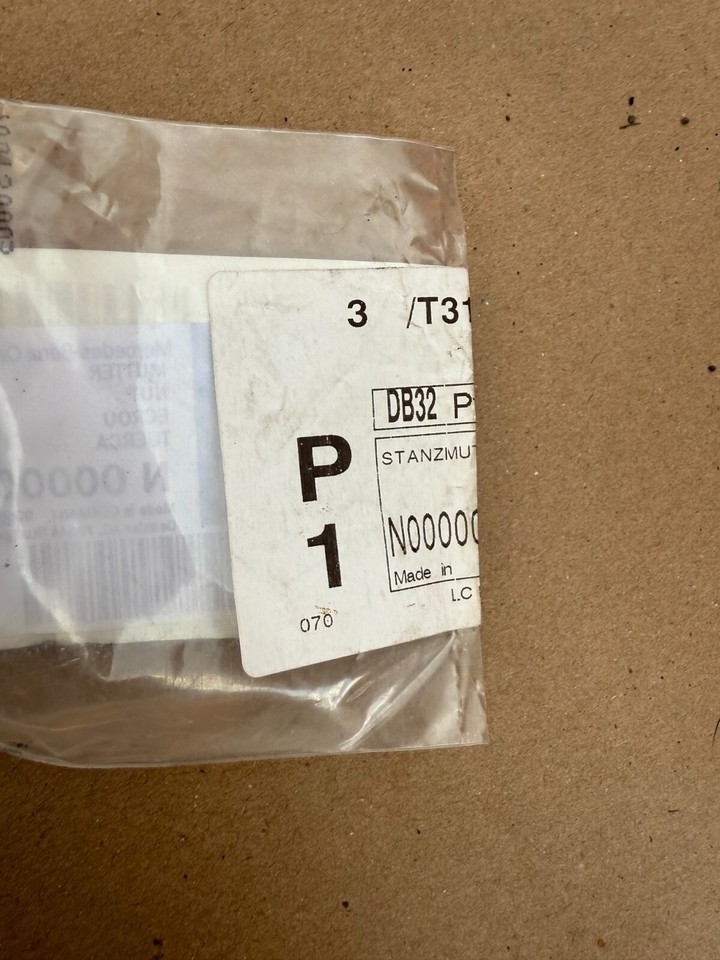 Mutter Schrauben Stanzmutter Tür 5x Mercedes-Benz V-Klasse W447 ...