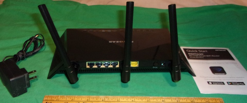 NETGEAR R7600 Nighthawk AC1750 Smart WiFi Router - R6700-100NAS Clean ...