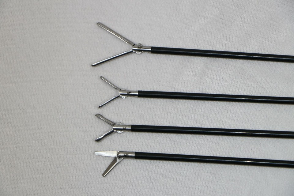 Laparoscopic SS Fixation Grasper Forceps Fenestrated Duck Mouth ...