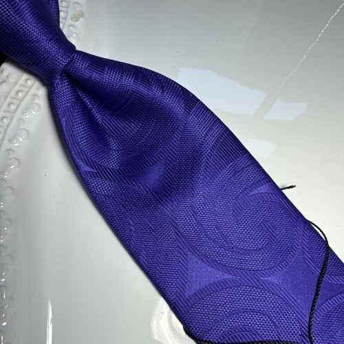 NWT VERSE 9 SOLID COLOR PAISLEY STYLE PRINT SILK DESIGNS TIE & HANKY | eBay