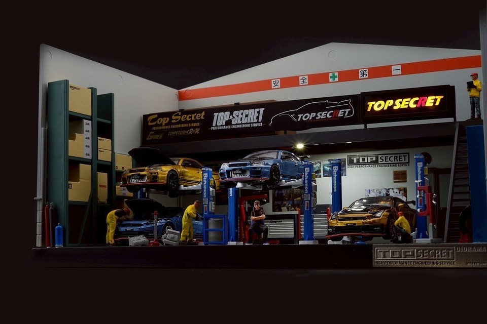 INNO64 TOP SECRET 4 Cars Box & TOP SECRET Garage Pit Diorama Set ...