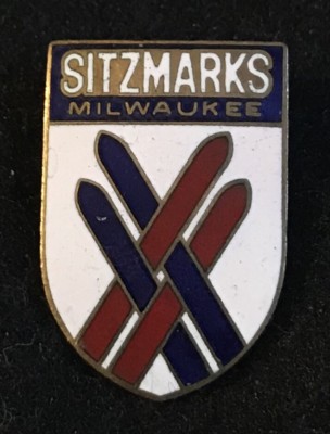 SITZMARKS SKI CLUB Vintage Ski Pin MILWAUKEE WISCONSIN Travel Souvenir ...