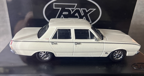 TRAX TR63D 1:43 diecast model of a 1969 Valiant four door sedan Pacer ...