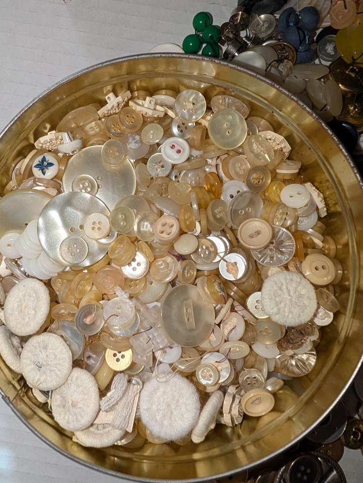 HUGE LOT Vintage & Antique Buttons Metal Military MOP Glass Celluloid ...