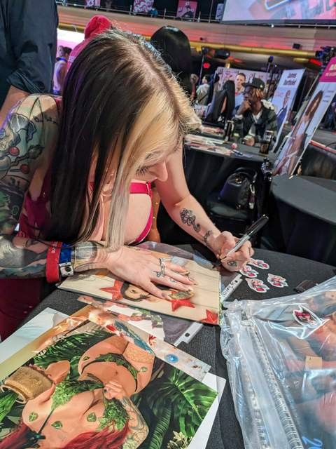 Cubbi Thompson signed model B 8x10 Photo -PROOF- -CERTIFICATE- (A0022 ...