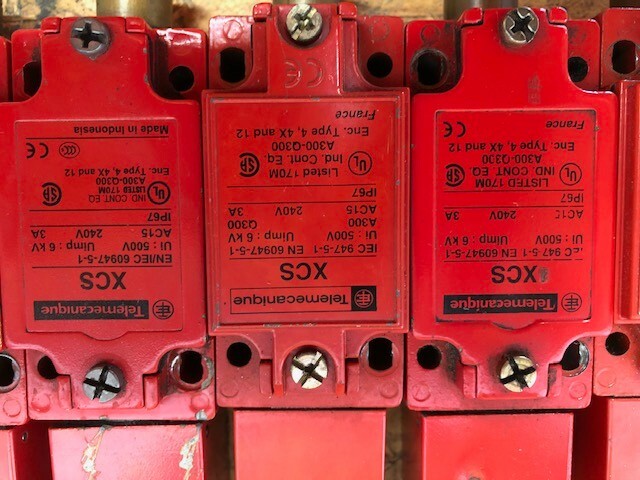 Schneider Telemecanique Sensor XCS-A701 Safety Limit Switch- Used ...