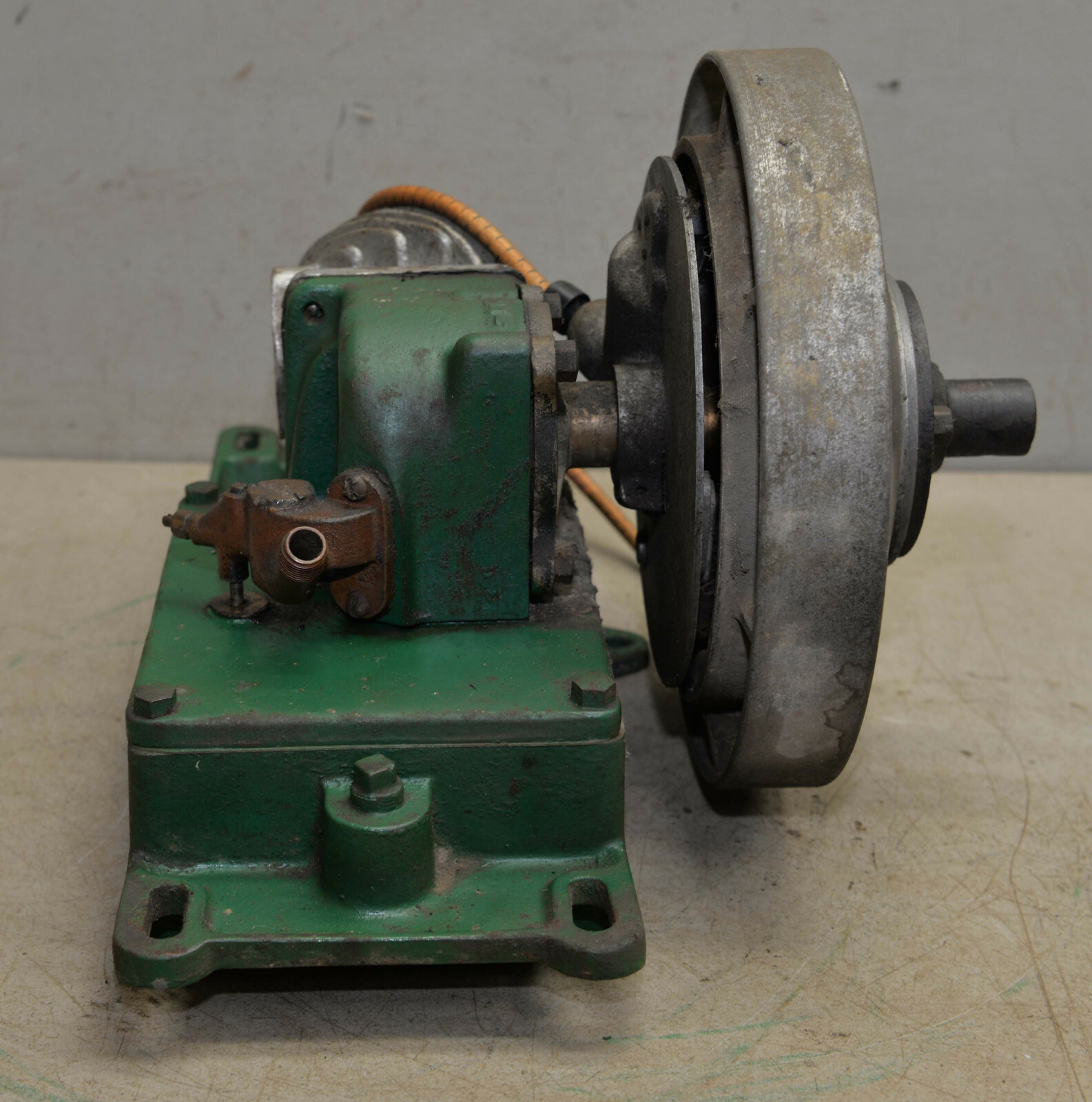 Antique single cylinder motor patent S214 Maytag 82 base and ...