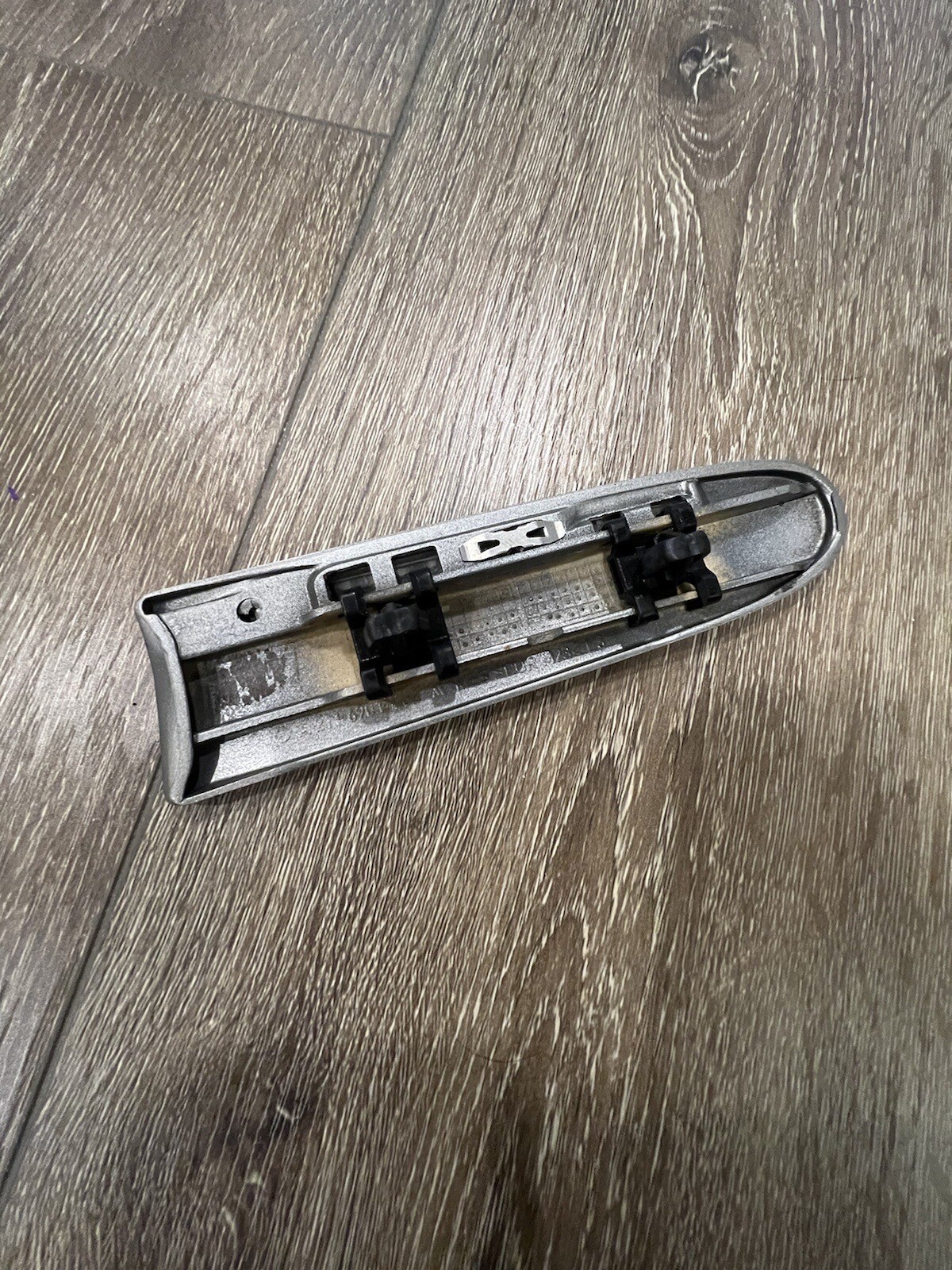 Mercedes E320 W211 FRONT Driver FENDER MOLDING PANEL TRIM -2116902762 ...