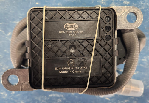 5WK97403 Outlet Nitrogen Nox Sensor for Mercedes-Benz Detroit Diesel ...