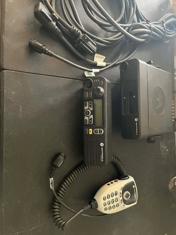 Motorola XPR 4550 VHF Mobile Radio Remote Head + Brick OEM Cables | eBay