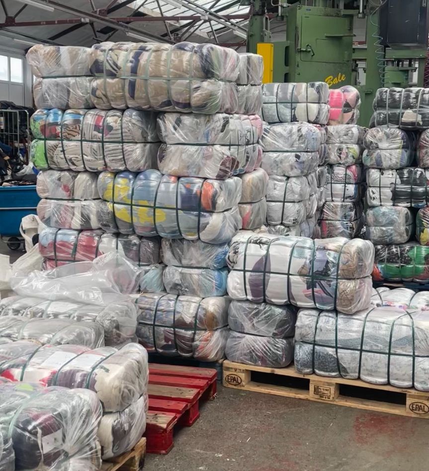 40 Kg Bales Of Pre Loved Clothing Wholesale Job Lot Resellers Fashion ...