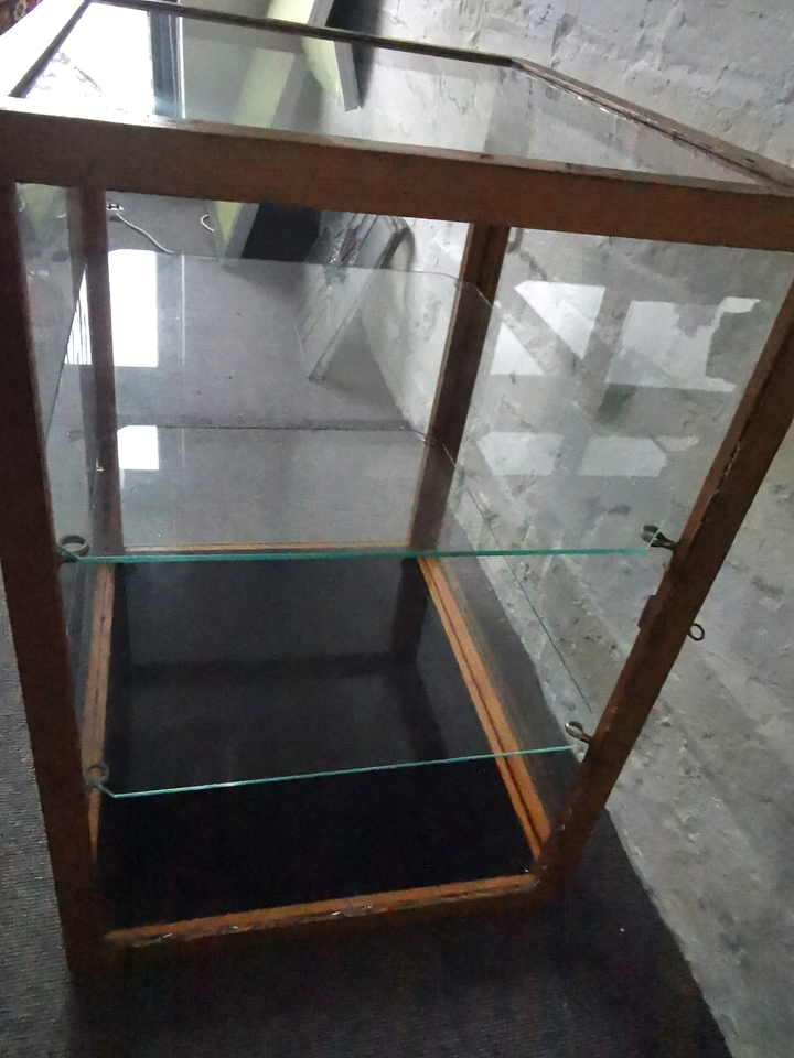 Vintage Shop Display Case - Collect LE16 or Deliver | eBay UK