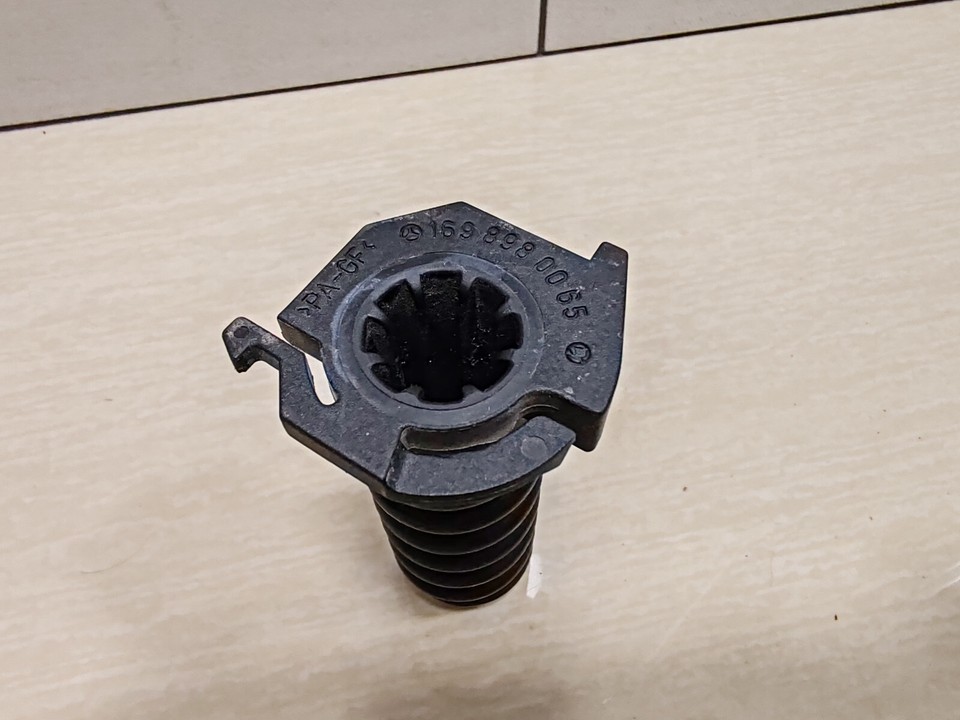 Mercedes A180 CDI W169 2005 Spare wheel holder Ersatzradhalter ...