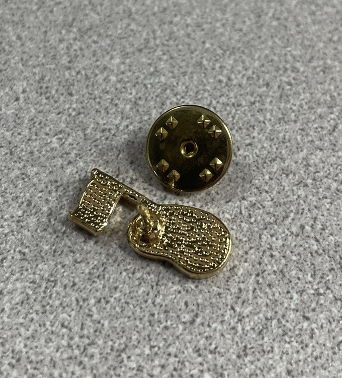 Golf Green & Red Flag Pin Gold Tone | eBay