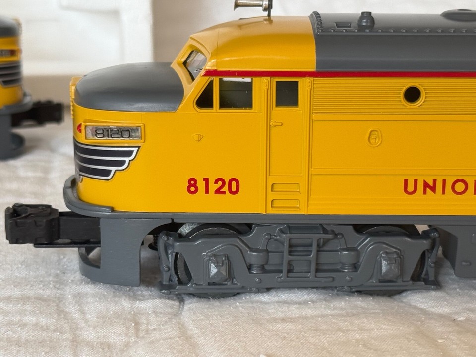 Lionel, 2 Union Pacific yellow engine 8119 /8120 in original box | eBay