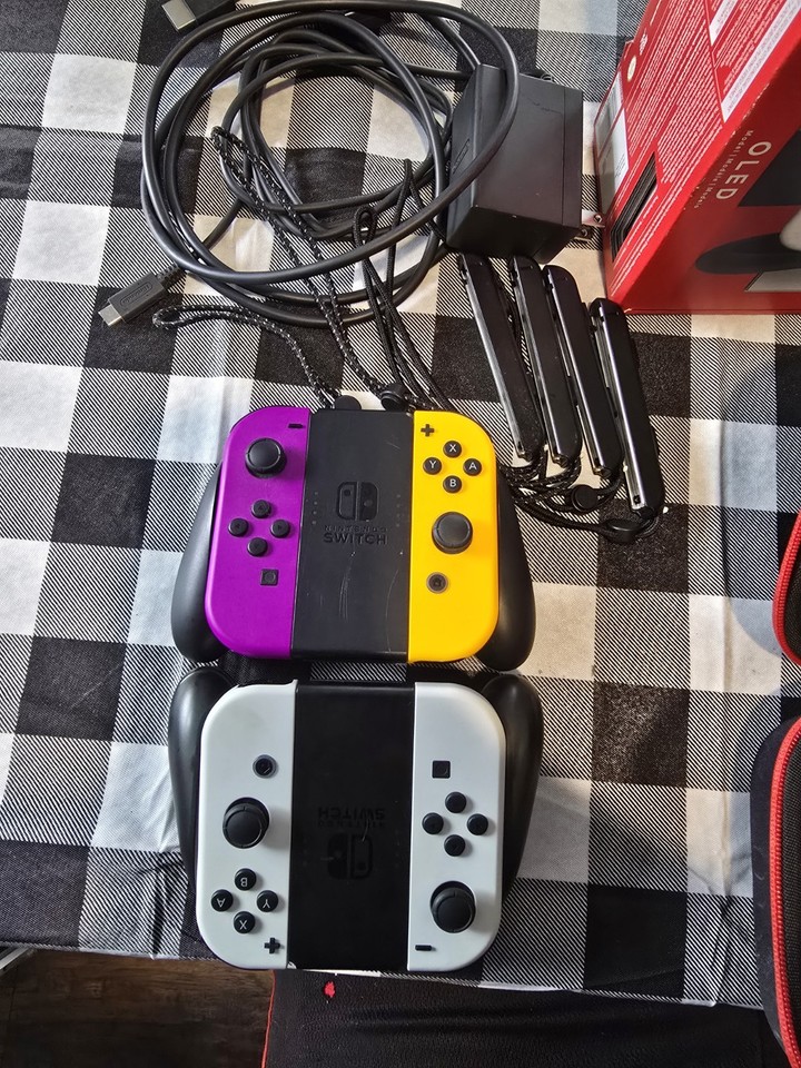 Nintendo Switch OLED Bundle Hori Pro Grips And Cases w/ Original Box ...
