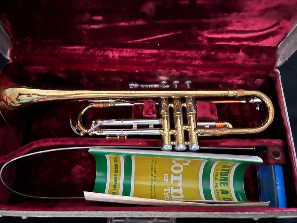 Getzen Deluxe Vintage Trumpet and Original Case Burgundy Interior | eBay