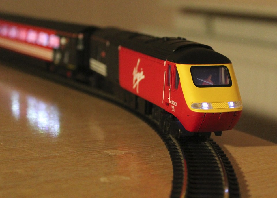 Hornby HST InterCity 125 Class 43 Virgin Train Set OO Gauge - Unboxed ...
