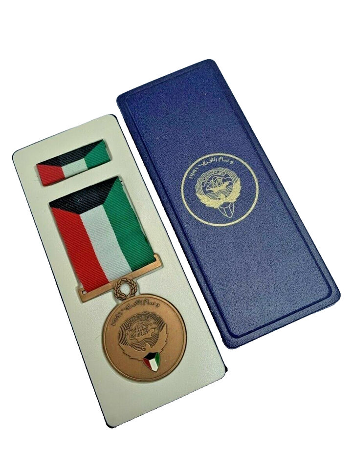 GENUINE CASED Kuwait Medal for the Liberation of Kuwait. Iraq Gulf War ...
