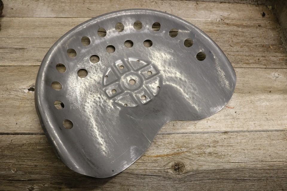 Antique Style Metal Tractor Seat RUSTIC Ranch Home DECOR Farm Wagon ...