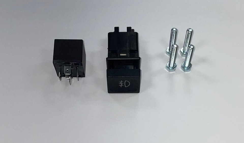 CLASSIC SAAB 900 FOG LIGHTS / INCLUDES COVERS & MOUNTING BRACKETS | eBay
