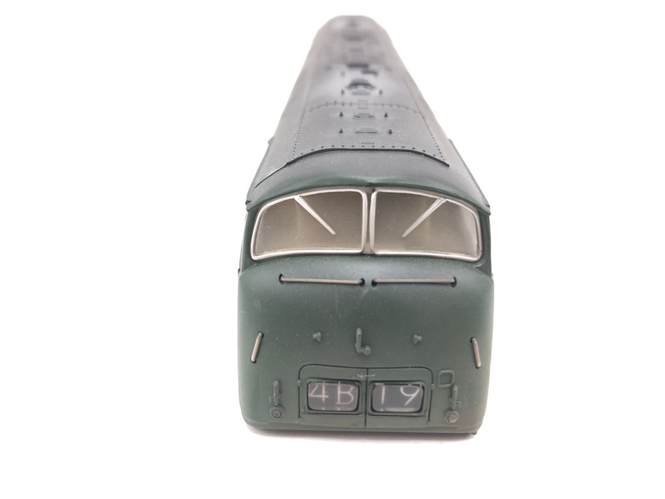 BODY Bachmann Weathered Class 42 Warship D823 Hermes BR Green Diesel ...