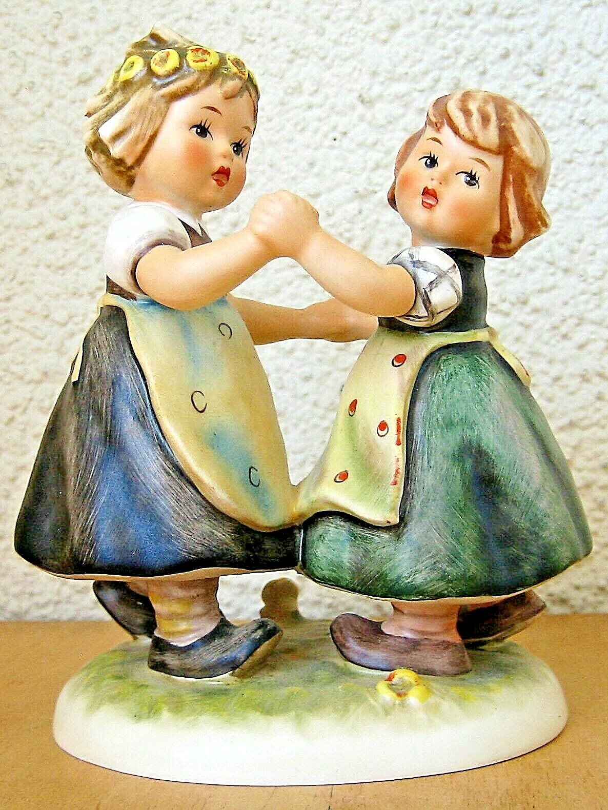 Hummel Figurine "SPRING DANCE" HUM #353/0 TMK6 Goebel Germany MINT C728 ...