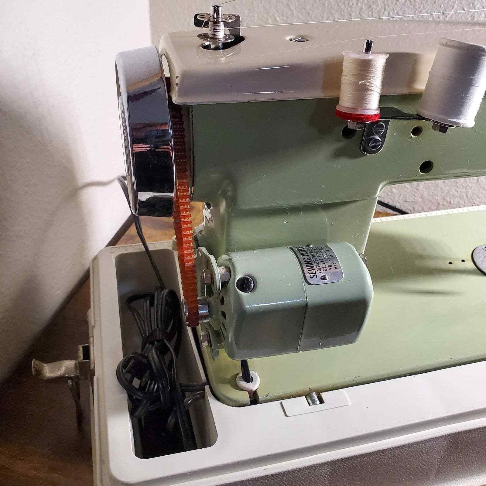 Vintage Dressmaker Sewing Machine Model Number 205 Portable Table Top ...