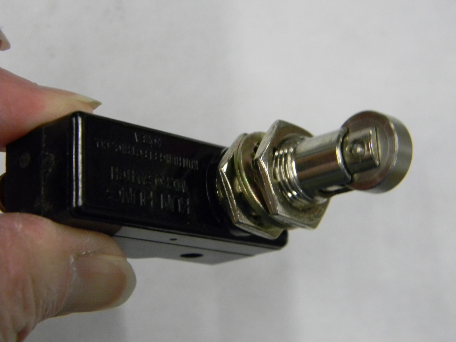 New Kun Hung Koino KH-9015-CRP Micro Switch w/ Roller Head D3A | eBay