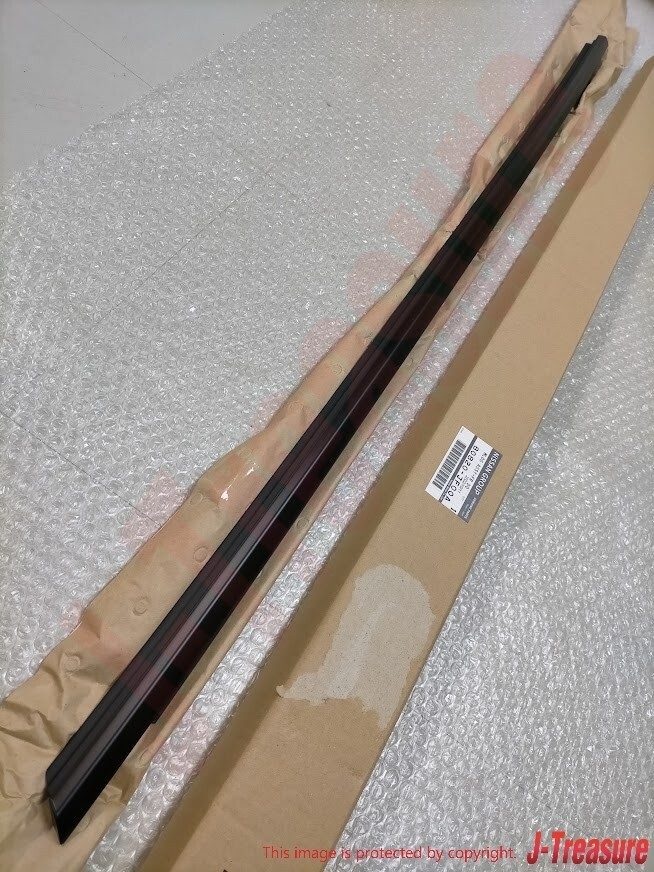 NISSAN GT-R GTR R35 Genuine Front Door Outside Molding Assembly Right ...