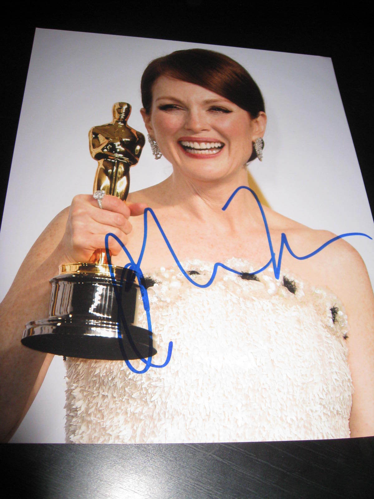 JULIANNE MOORE SIGNED AUTOGRAPH 8x10 PHOTO OSCAR TROPHY STILL ALICE ...