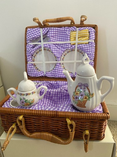 Noble Excellence 16 Pc Porcelain Tea Set Flower Basket w/Picnic Basket ...