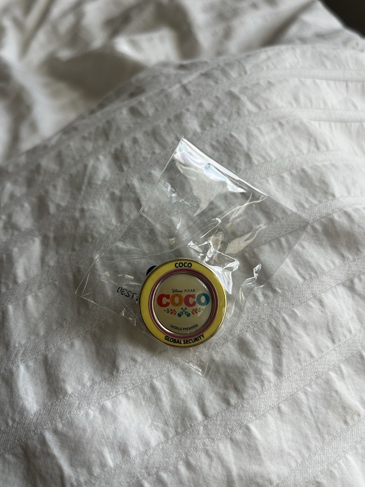 ULTRA RARE 2017 disney coco premiere security pin | eBay