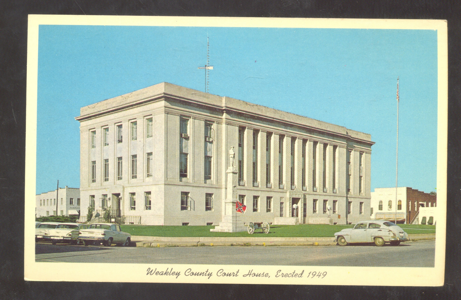 DRESDEN TENNESSEE WEAKLEY COUNTY COURT HOUSE OLD CARS POSTCARD 1958 ...