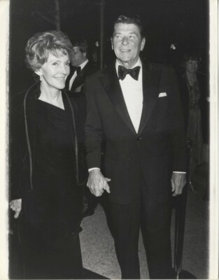 President Ronald Reagan wife Nancy 1981 Original 7x9 Photo & 4x5 ...