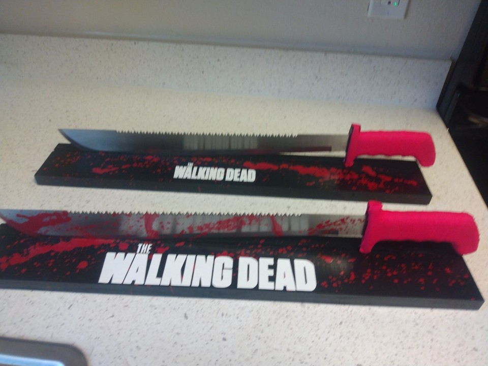 the walking dead Rick Grimes' "RED HANDLE" Machete ( prop) with display ...