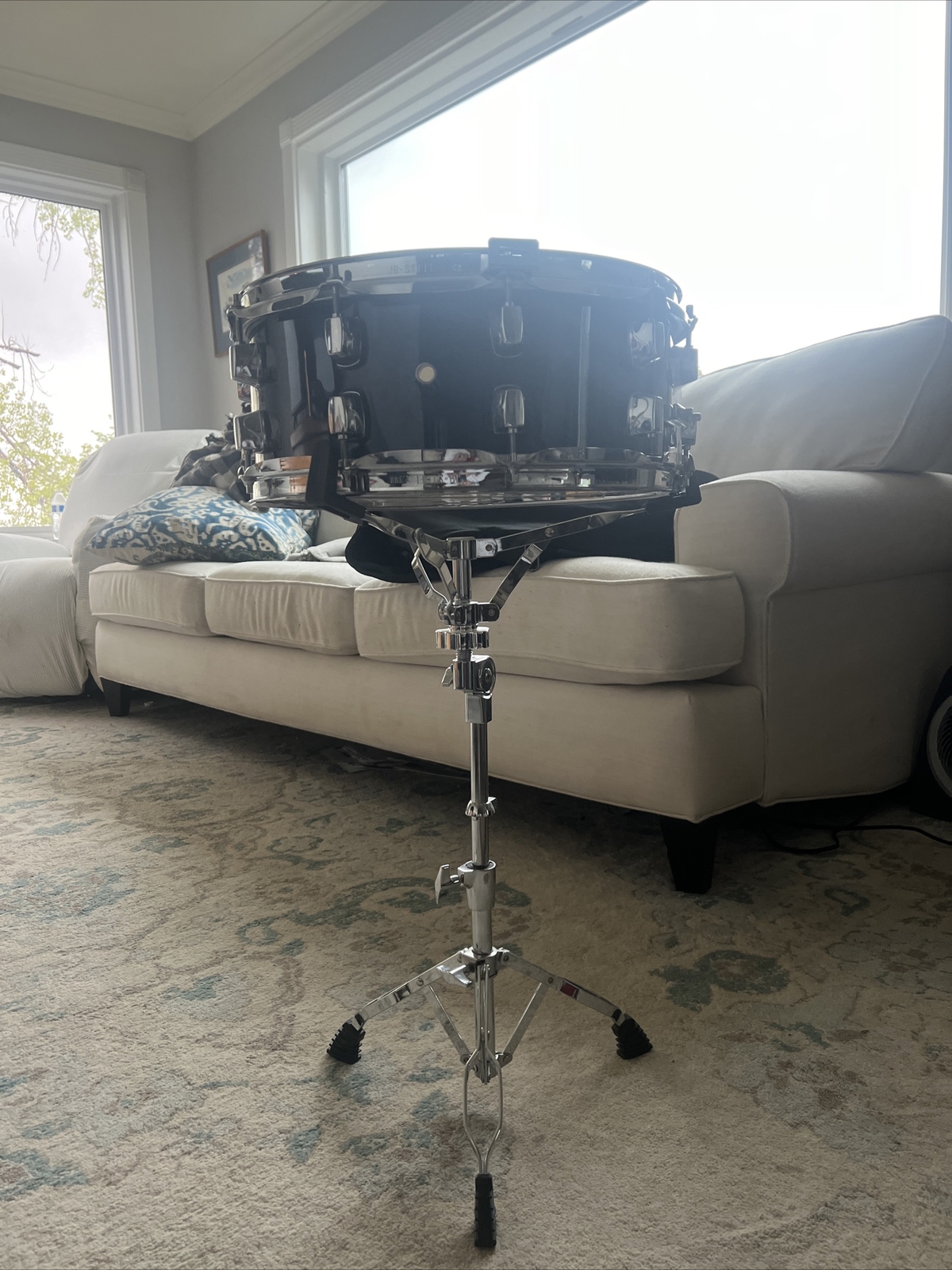 Blue snare drum-Lightly used-No damage-Comes with stand and case and ...