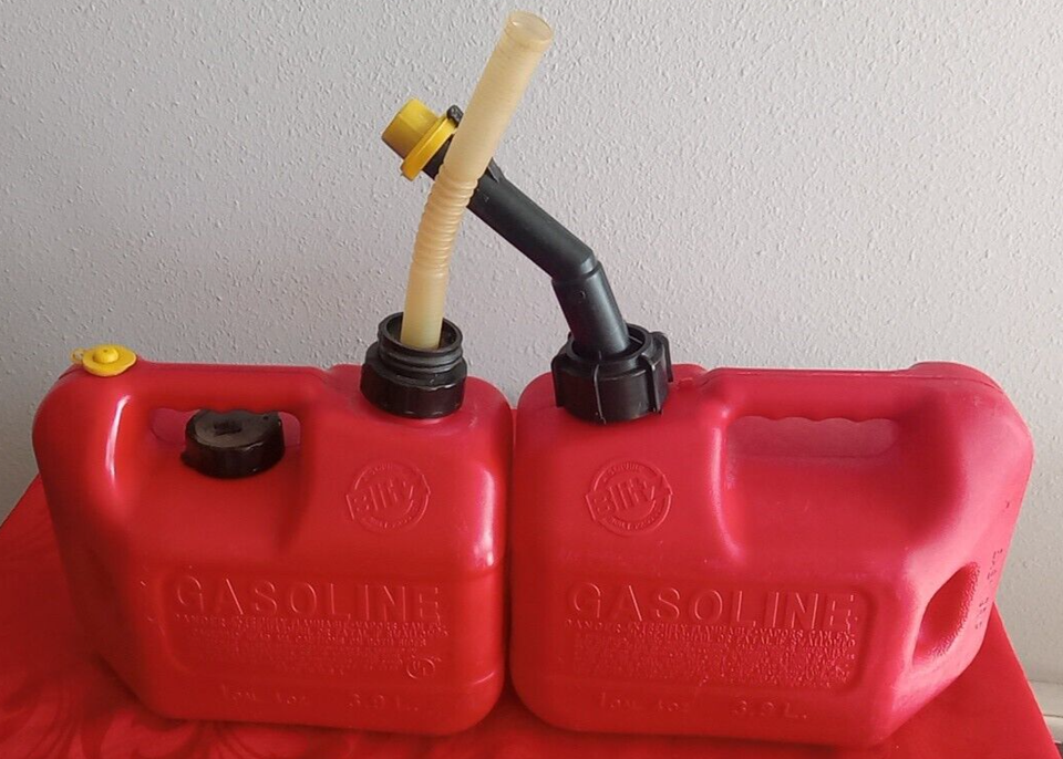 Vintage Blitz pre ban 1 gallon 4 ounce gas cans lot of 2 model # 11805 ...