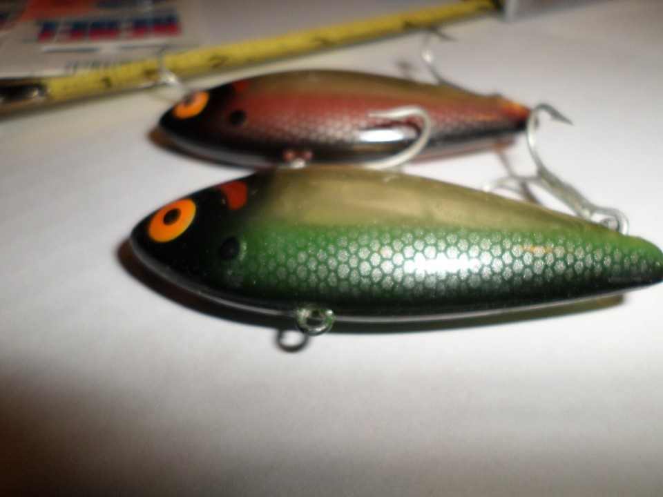 TWO BOMBER PIN FISH FISHING LURES RED & GREEN BACK | eBay
