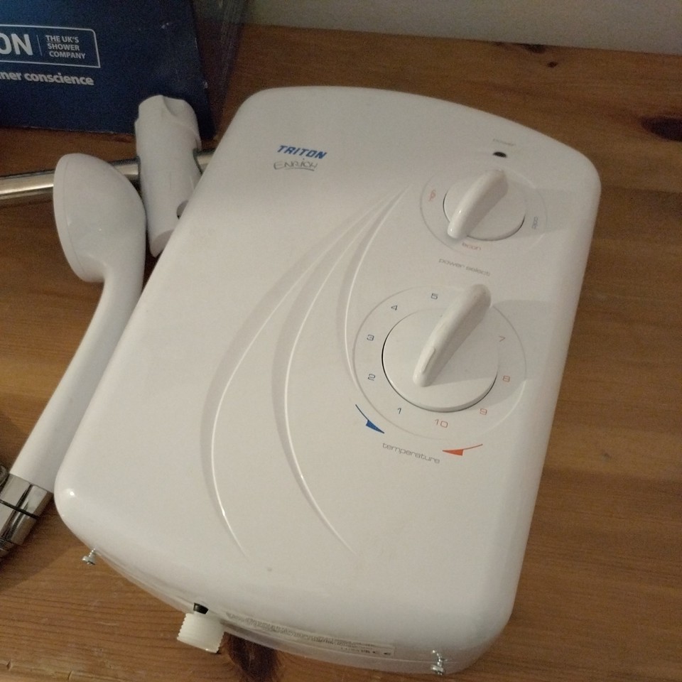 Triton Enrich Single Spray Pattern Black Hot Electric Shower, 8.5kw ...