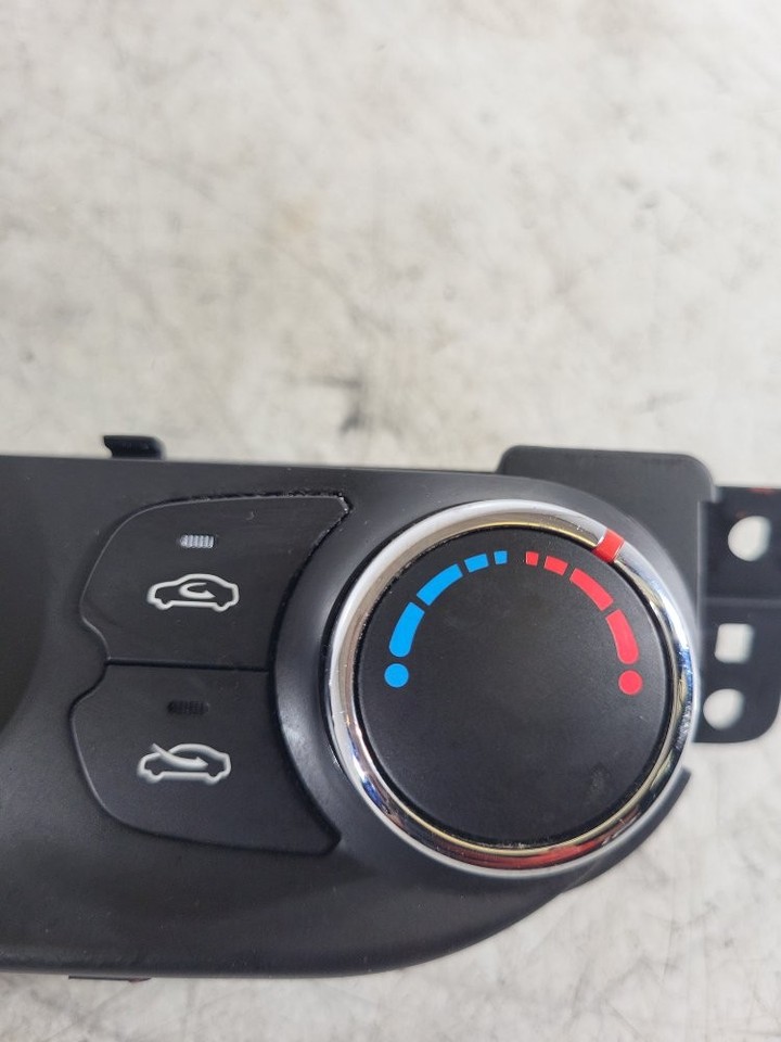 Kia Ceed 2 Ecodynamics Crdi E5 4 Dohc 2012-2018 HEATER CONTROL PANEL ...