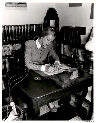 GA248 Original Photo GERMAN ACTRESS HILDEGARD KNEF WORKING IN OFFICE | eBay