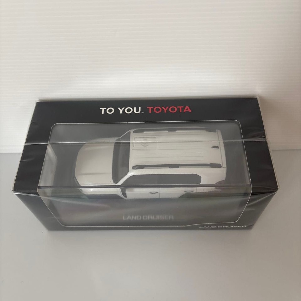 Toyota New FJ Cruiser Mini Car Color Sample Platinum White Pearl ...